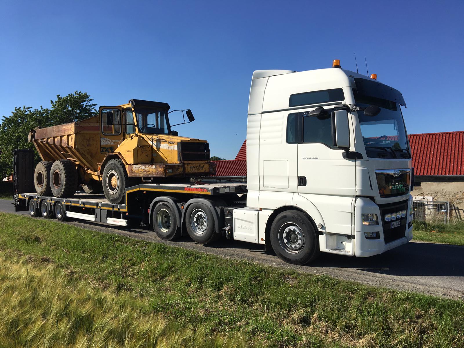 Transport mit LKW 40T Tieflader - MHC Sachsen GmbH